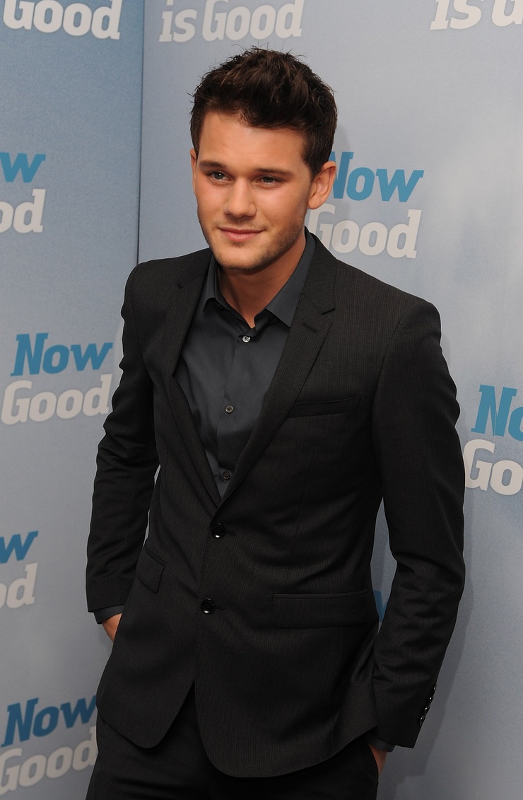 Jeremy Irvine picture