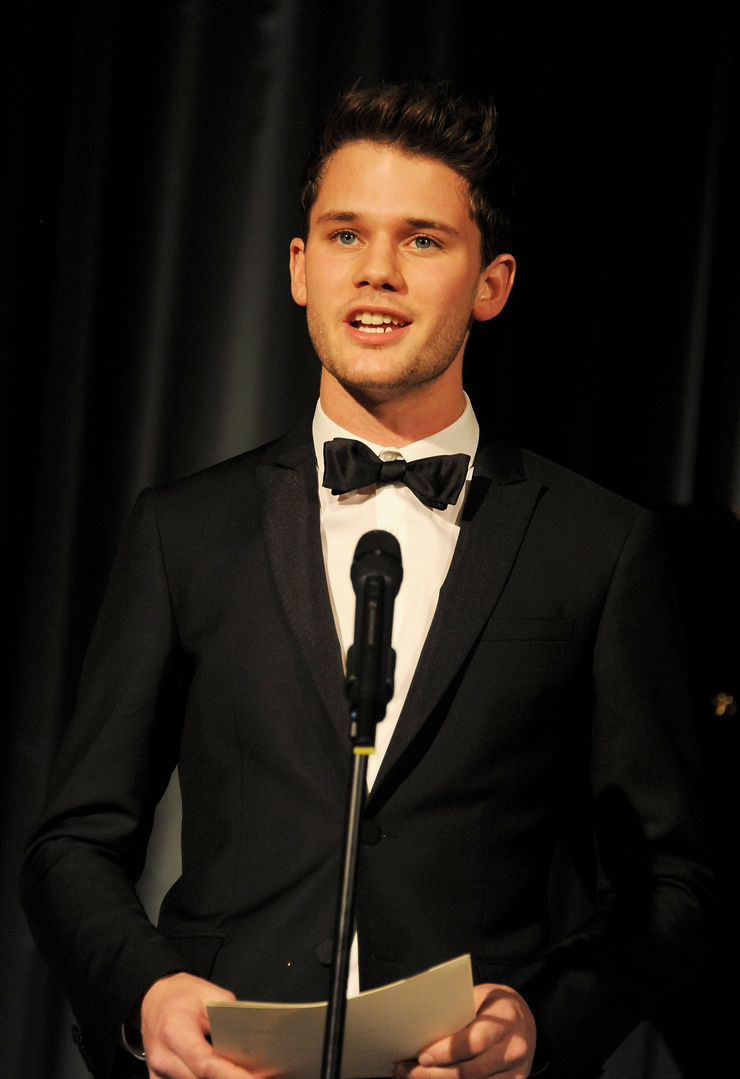 Picture of Jeremy Irvine