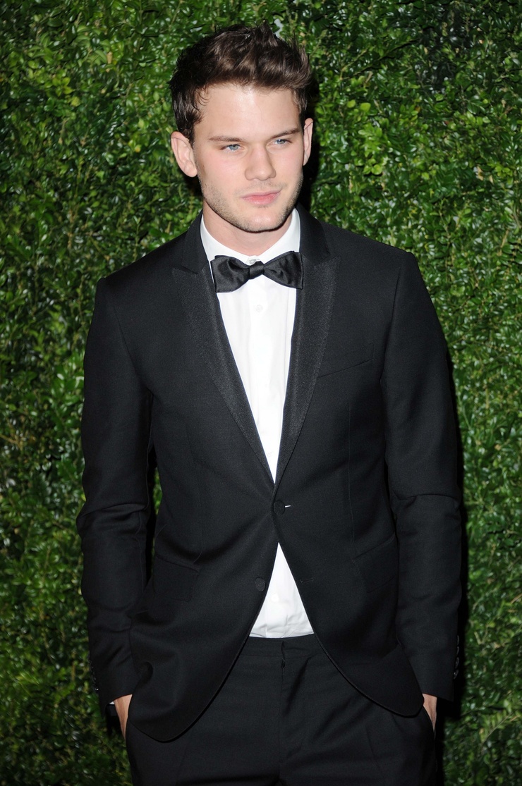 Jeremy Irvine image