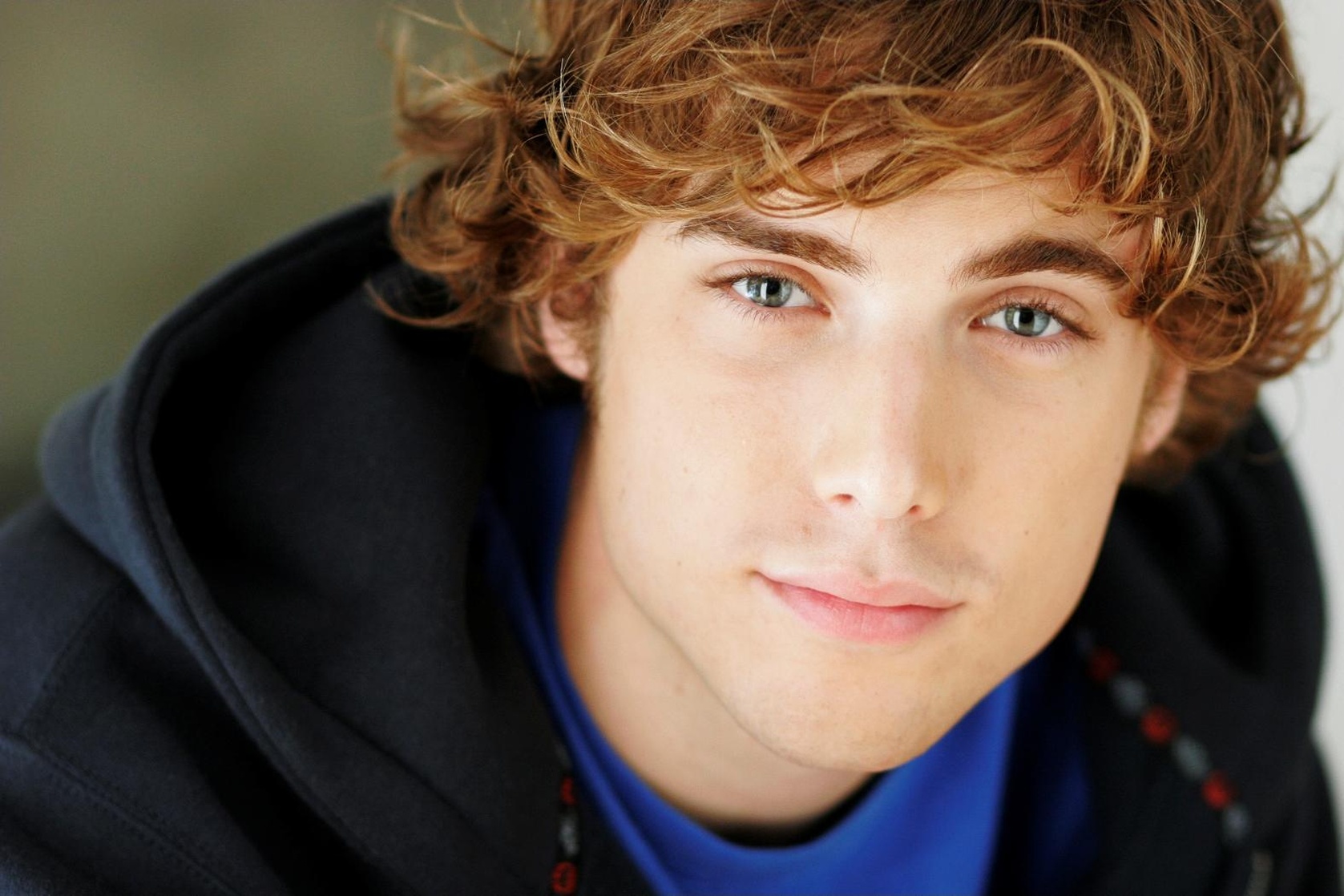 Picture of Dustin Milligan