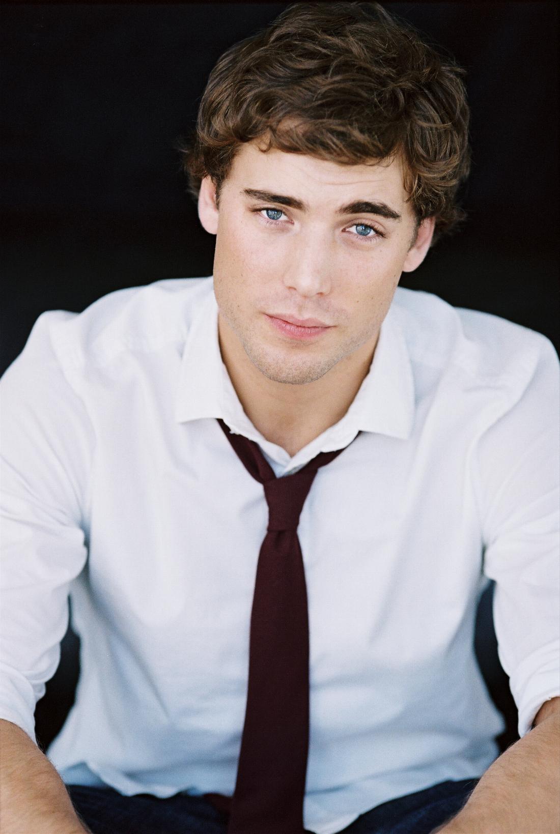 Picture of Dustin Milligan