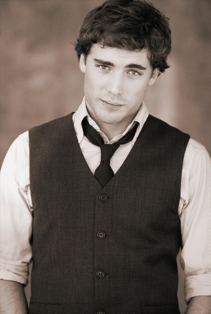 Picture of Dustin Milligan