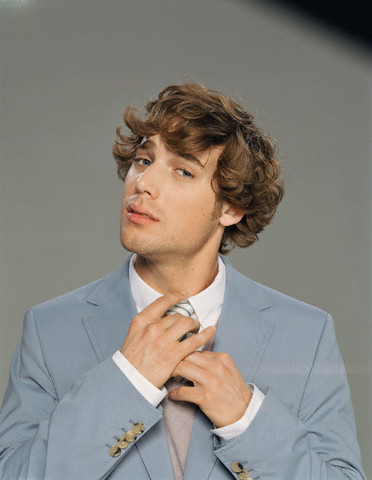 Dustin Milligan picture