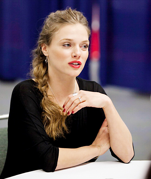 Picture of Tracy Spiridakos