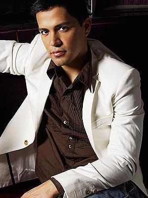 Picture of Jay Hernandez