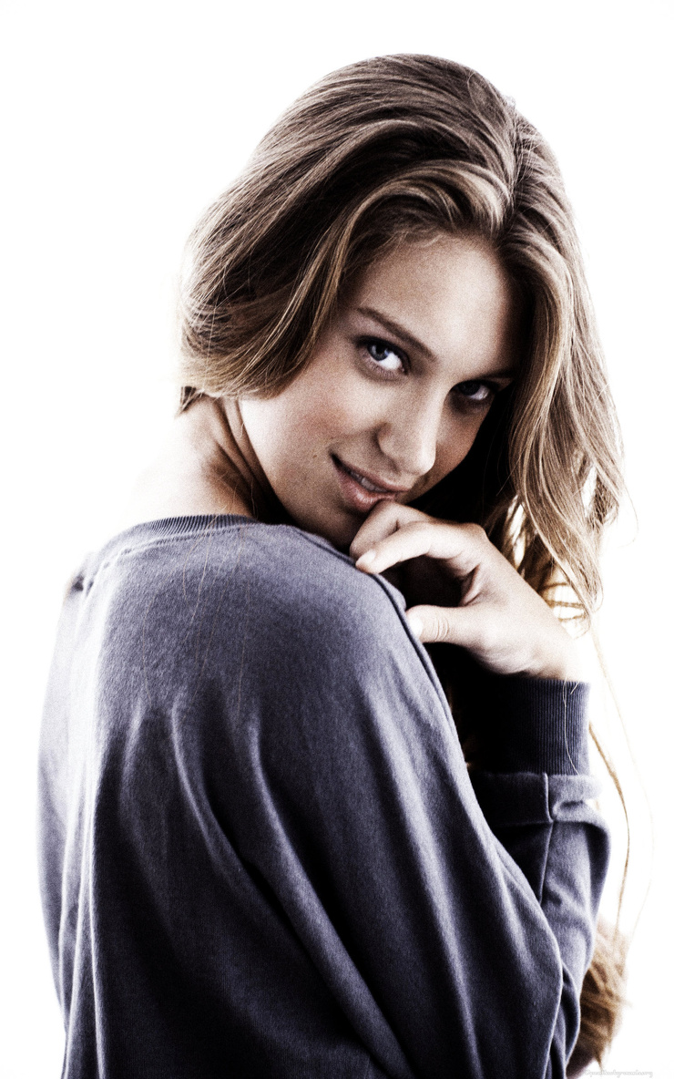 Caroline Lowe picture