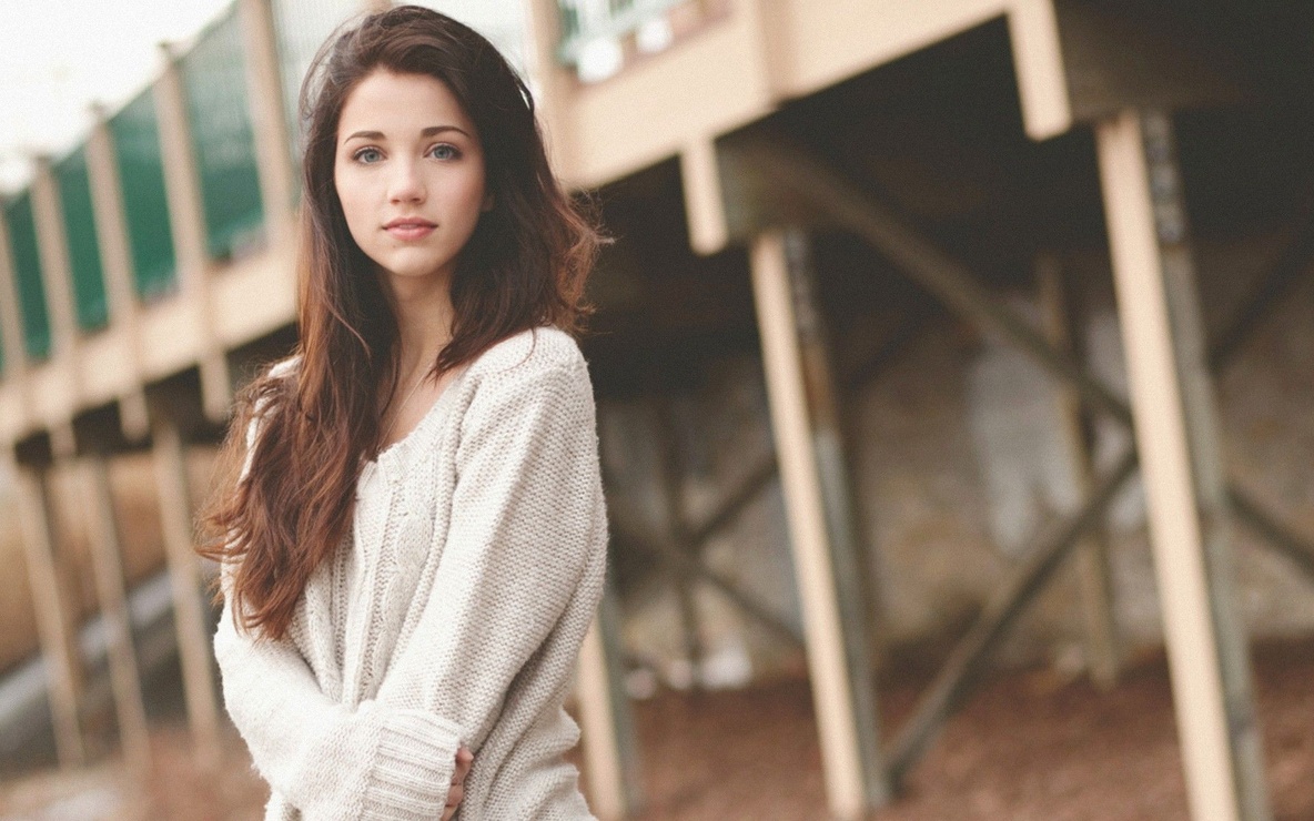 Picture of Emily Rudd