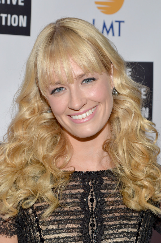 Beth Behrs picture