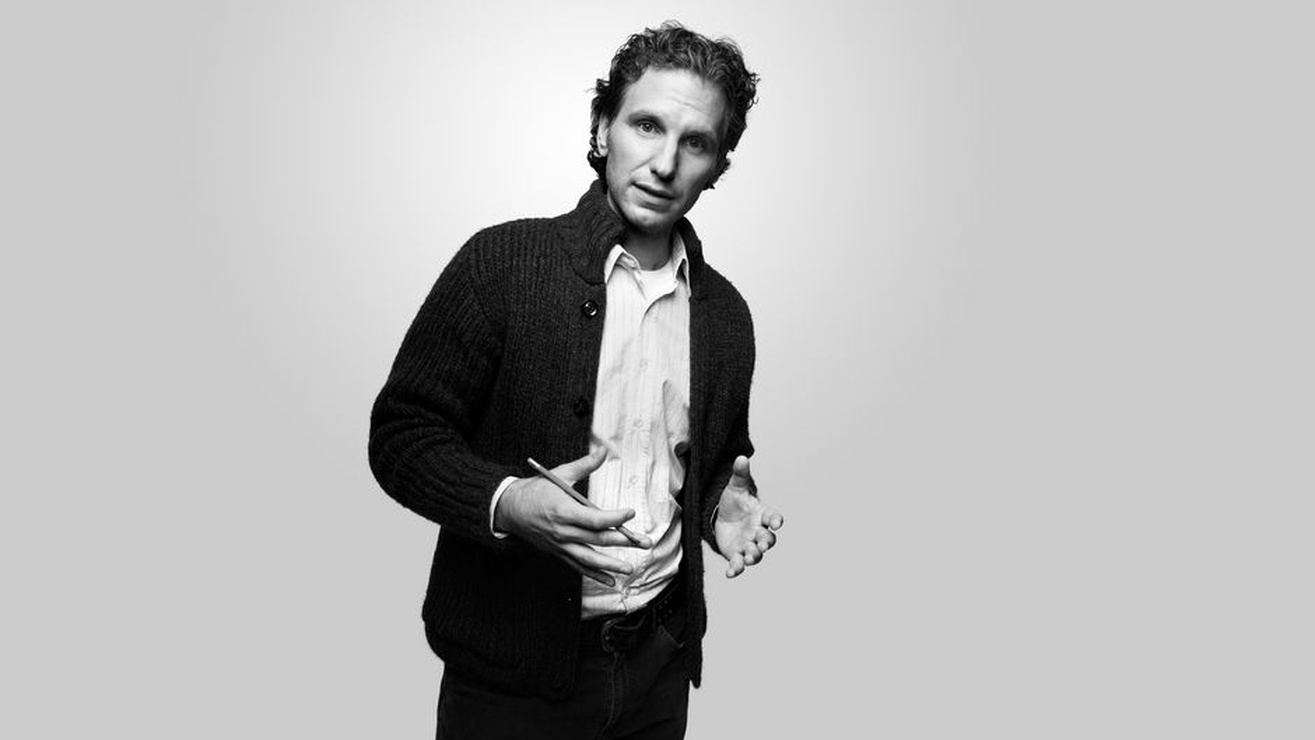 Picture of Sebastian Arcelus