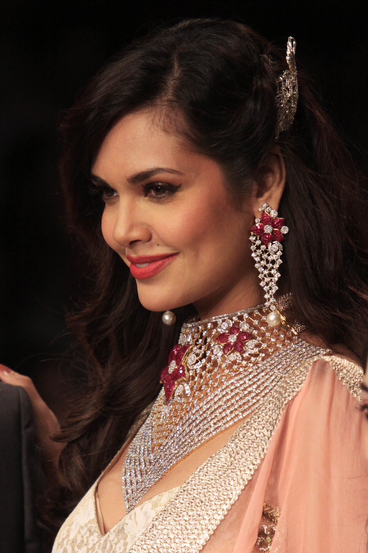 Picture of Esha Gupta