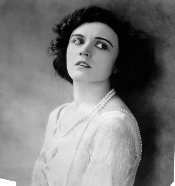 Pola Negri picture