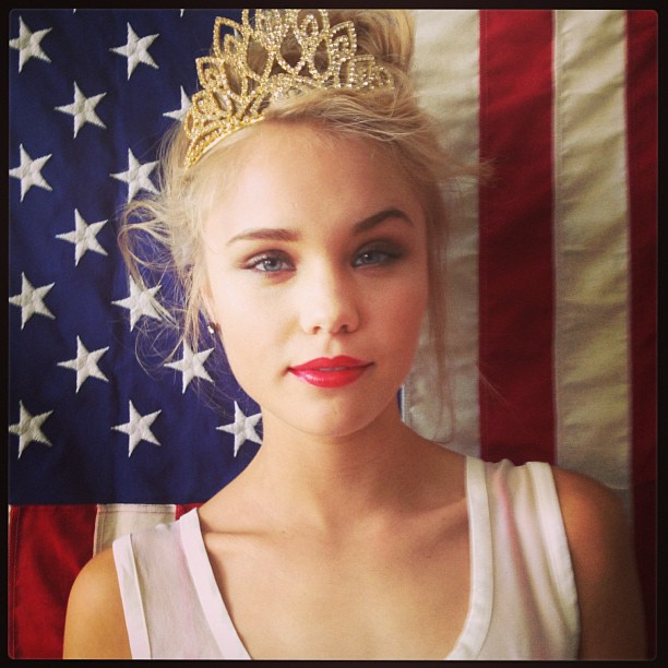 Brooke Perry image