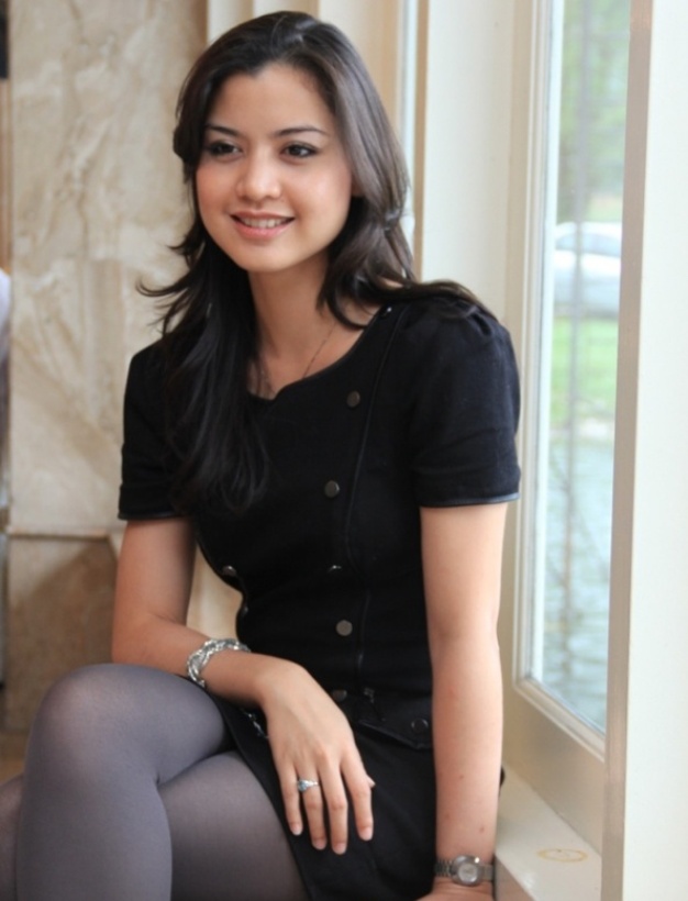Picture of Lisa Surihani