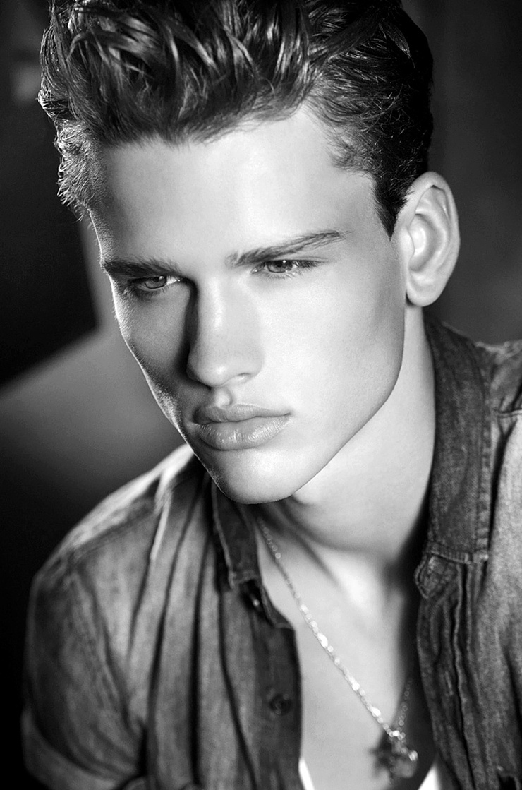 Picture of Simon Nessman