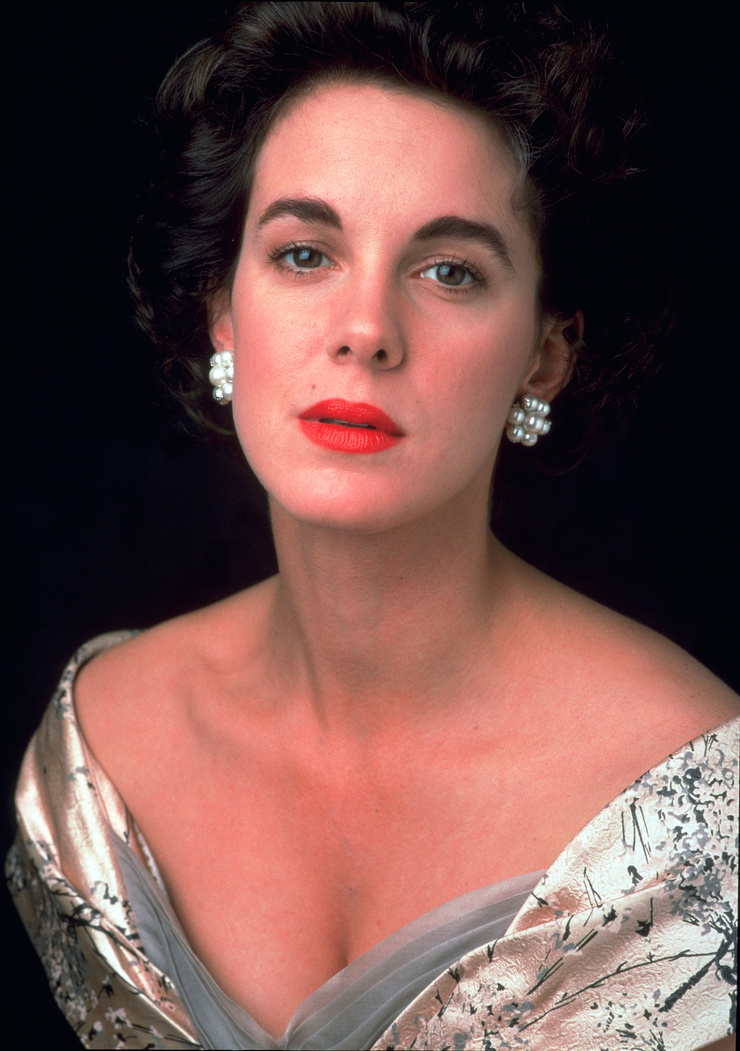 Elizabeth Perkins picture