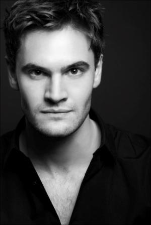 Picture of Tom Bateman