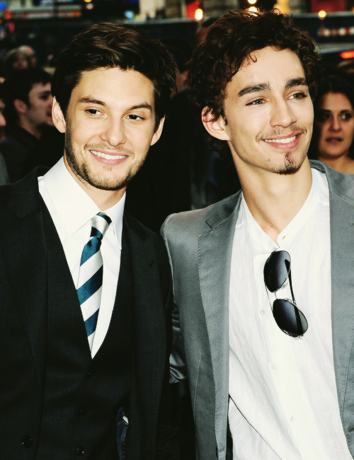 Picture of Robert Sheehan