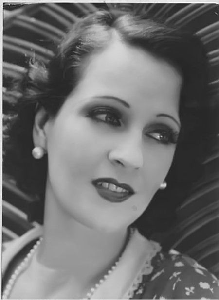 Juliette Compton image