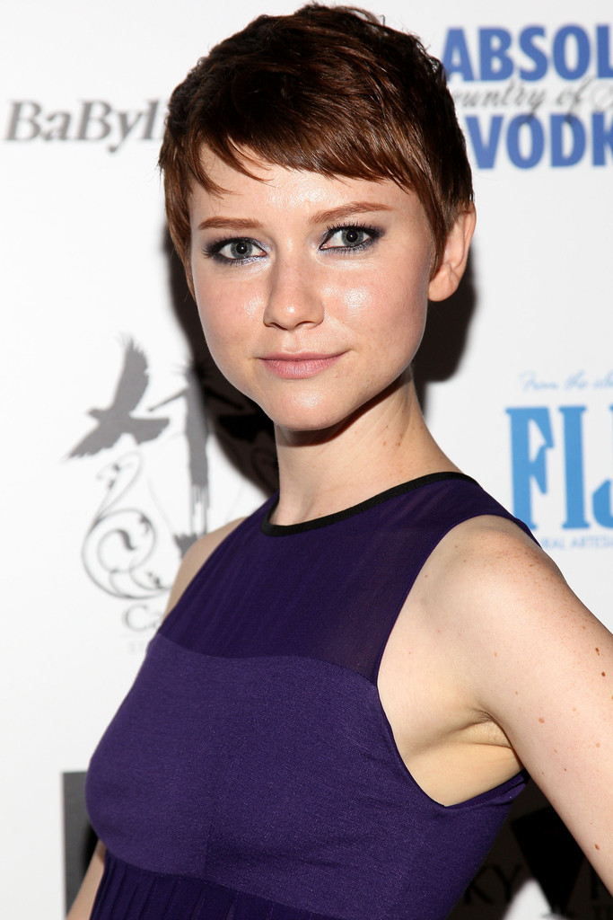 Valorie Curry picture