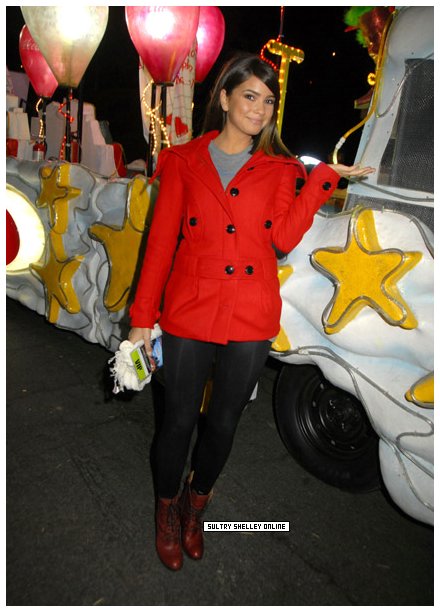 Picture of Shelley Hennig