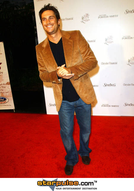 Image of Oliver Hudson