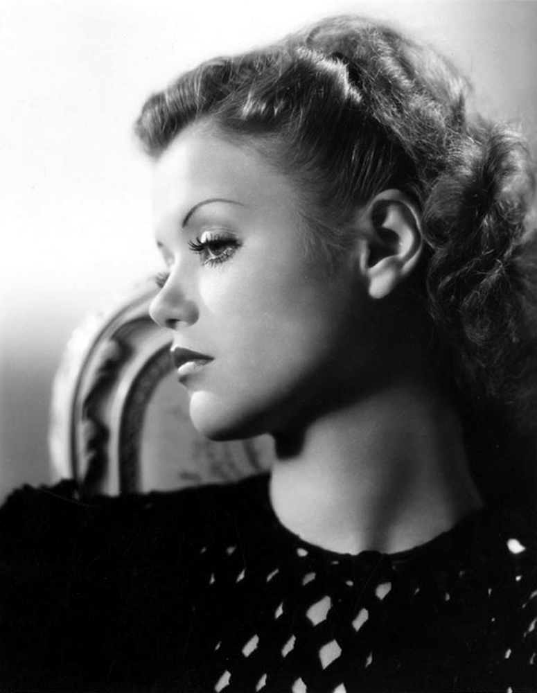 Picture of Simone Simon