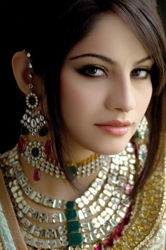 Picture of Neelam Muneer