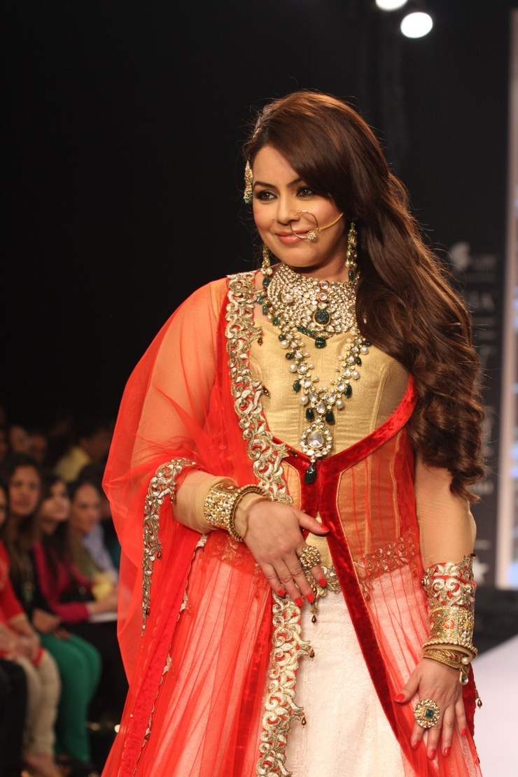 Mahima Chaudhry picture