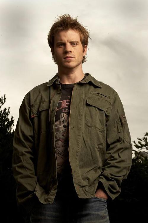 Picture of Robert Kazinsky