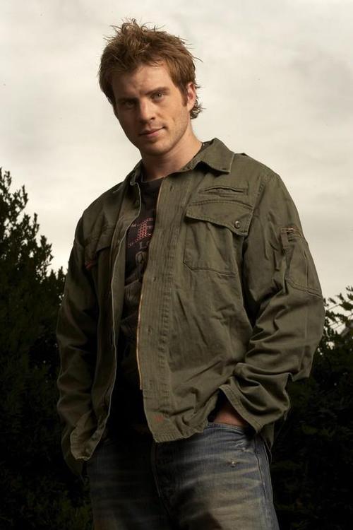 Picture of Robert Kazinsky