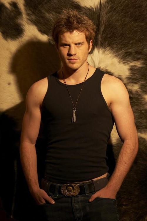 Image of Robert Kazinsky