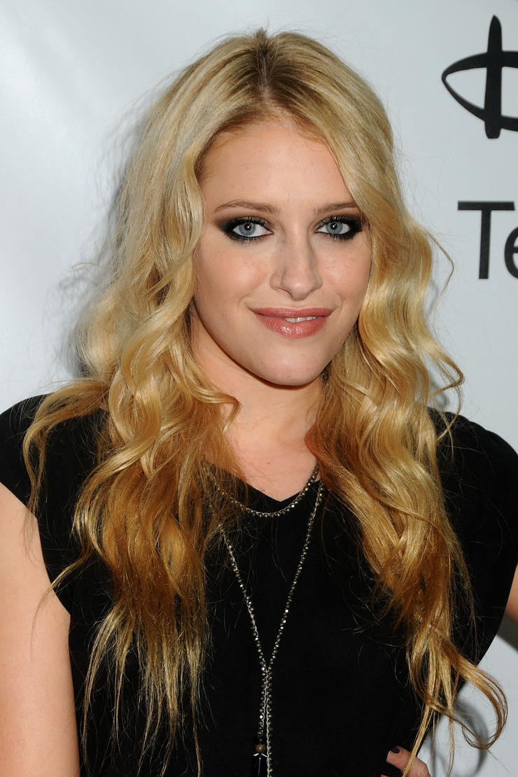 Picture of Carly Chaikin