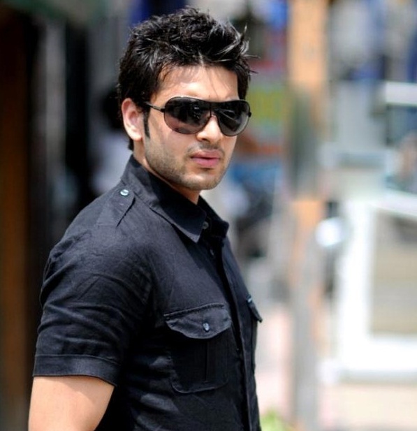 Karan Kundra picture