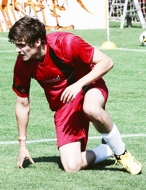 Daniel Sharman image