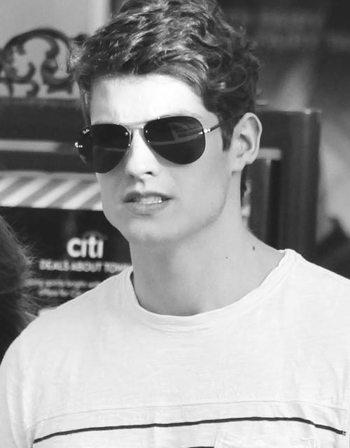 Daniel Sharman image
