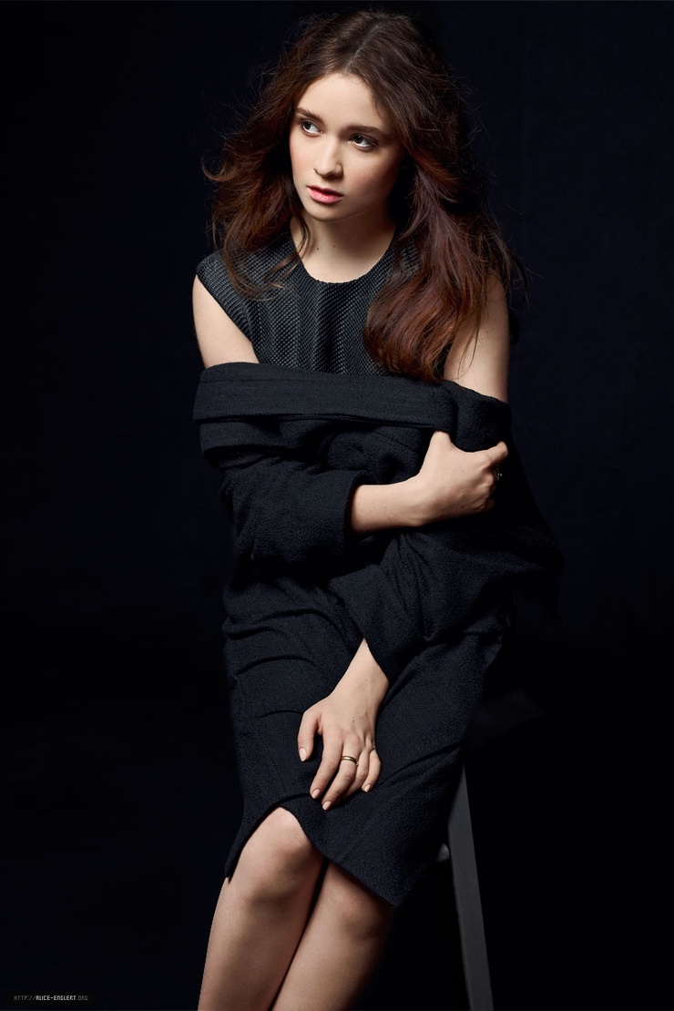 Alice Englert image