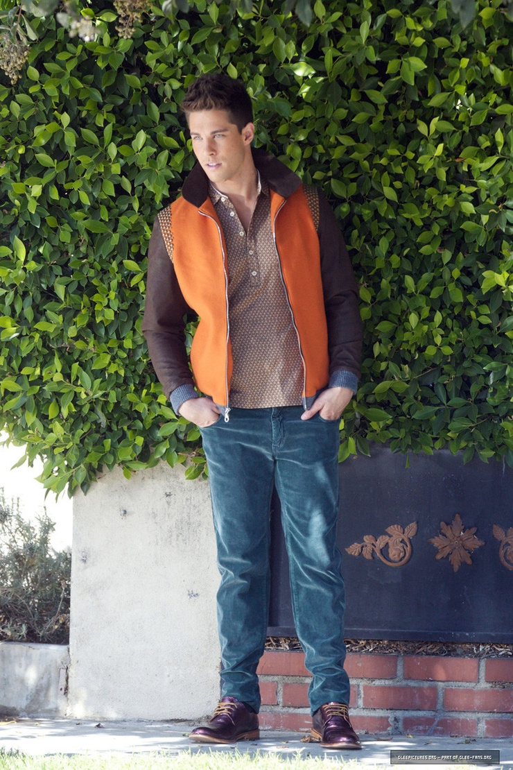 Picture of Dean Geyer