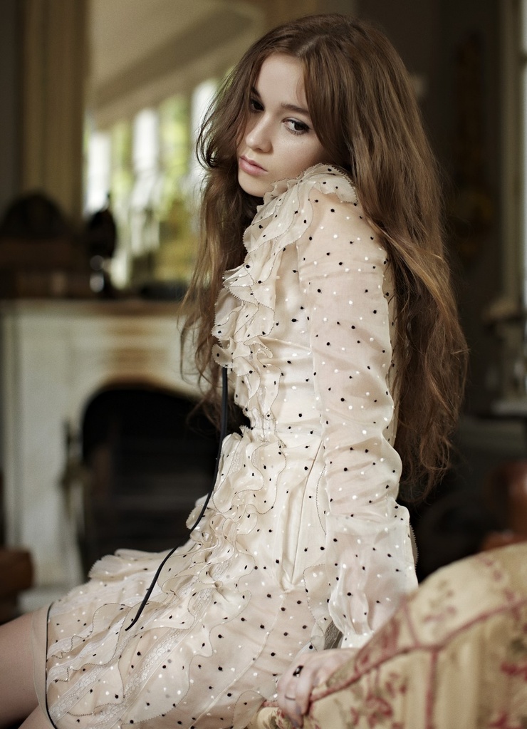 Alice Englert image