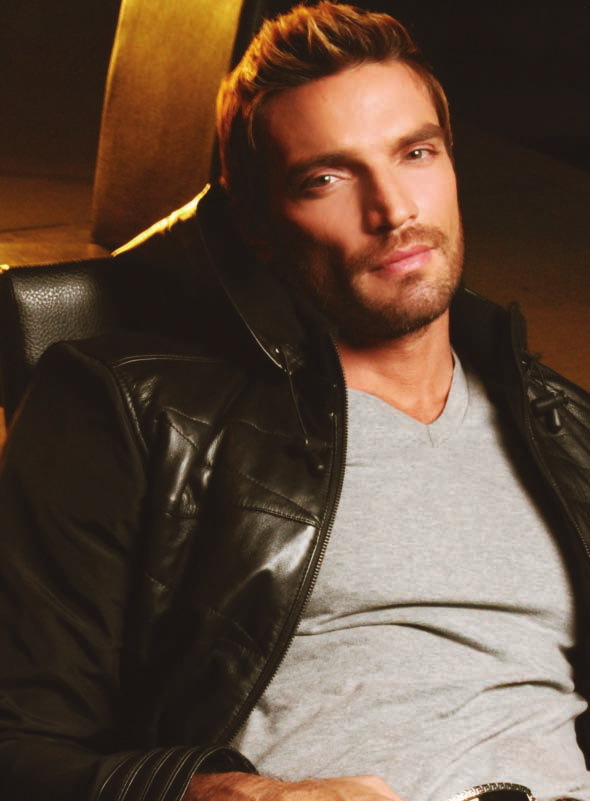 Picture of Julián Gil