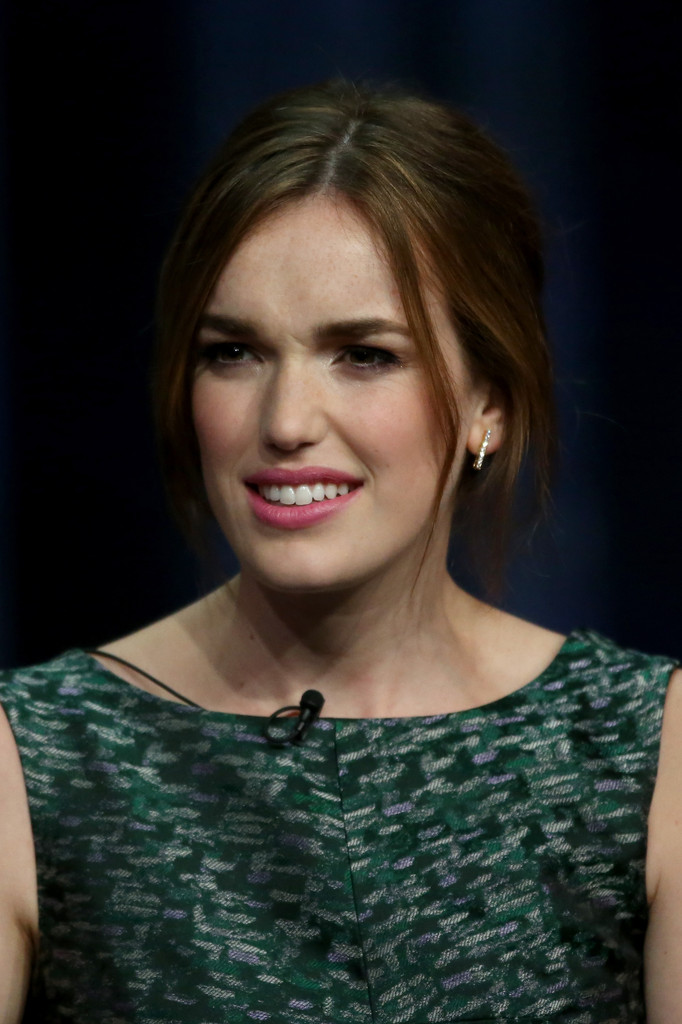 Elizabeth Henstridge image