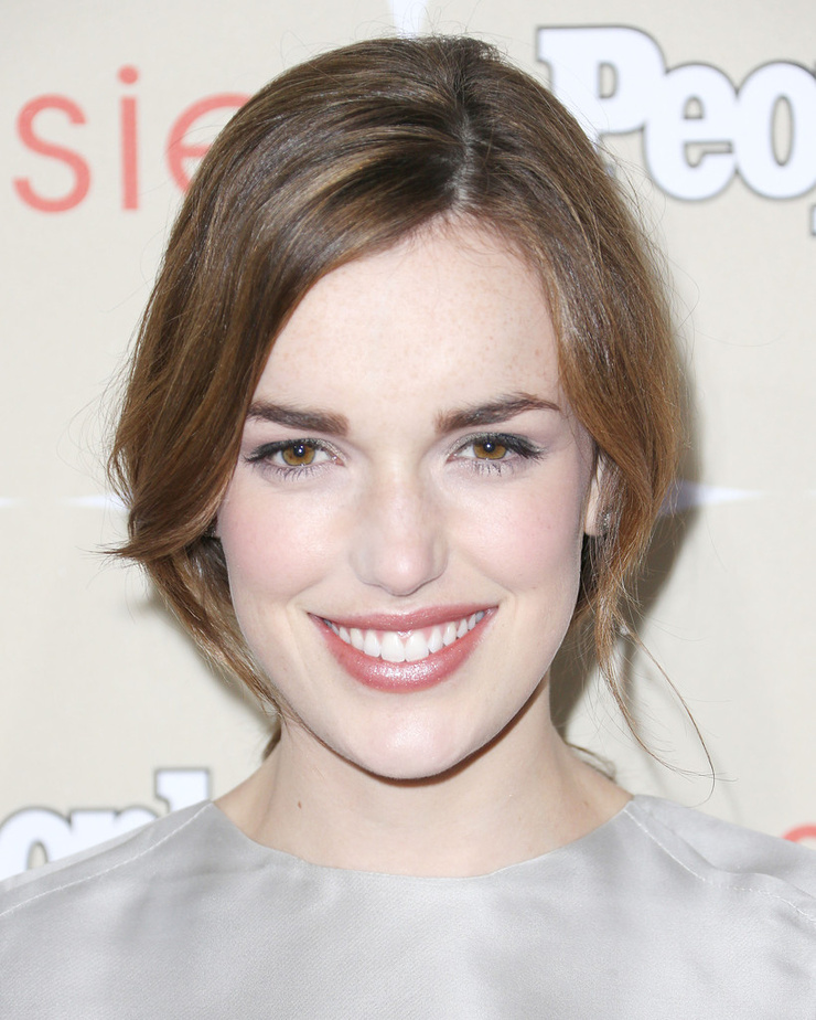 Picture of Elizabeth Henstridge