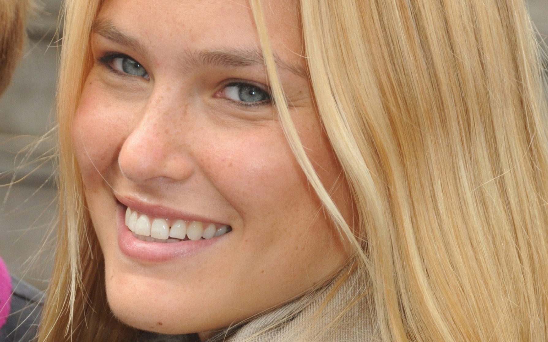 Bar Refaeli - Lovely Smile