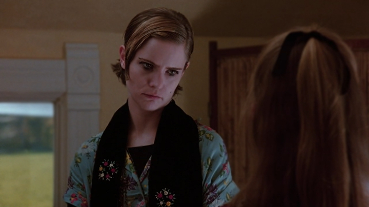 Jennifer Jason Leigh