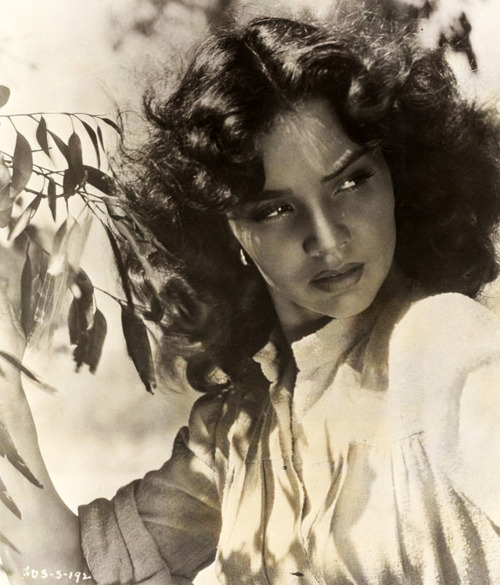 Jennifer Jones picture