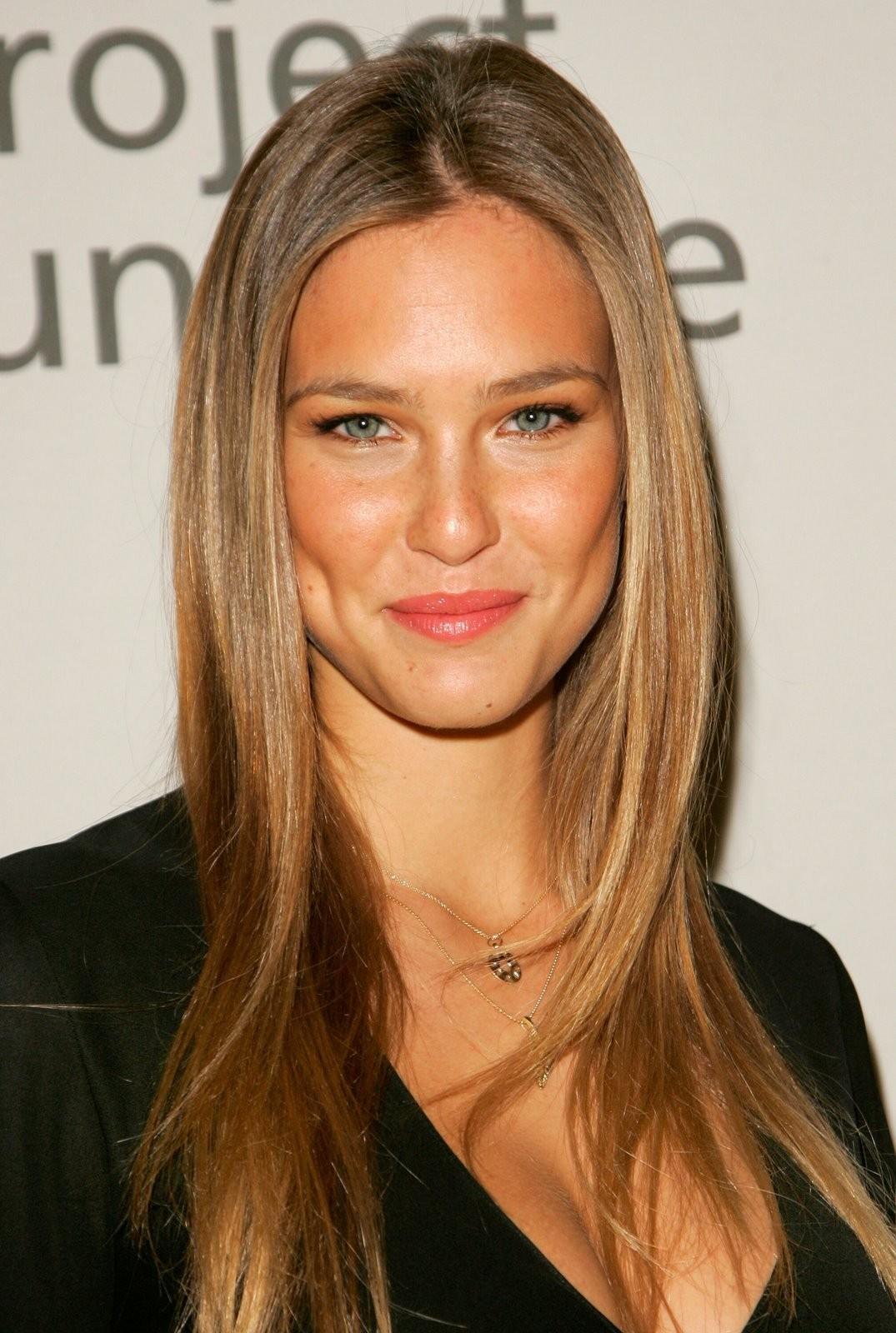 Bar Refaeli Lovely 6