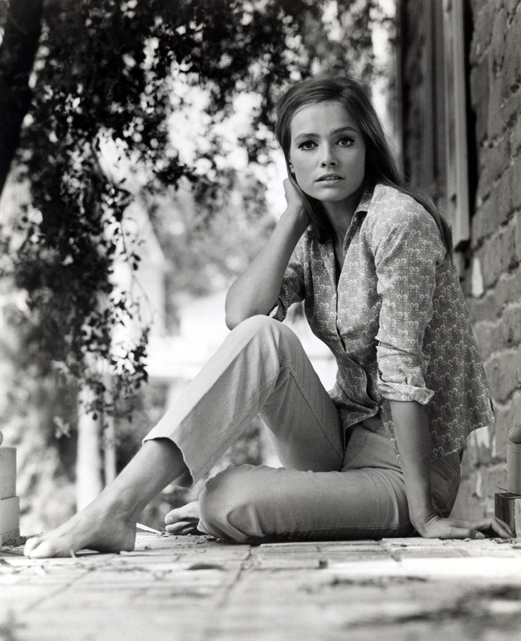 Picture of Eva Renzi