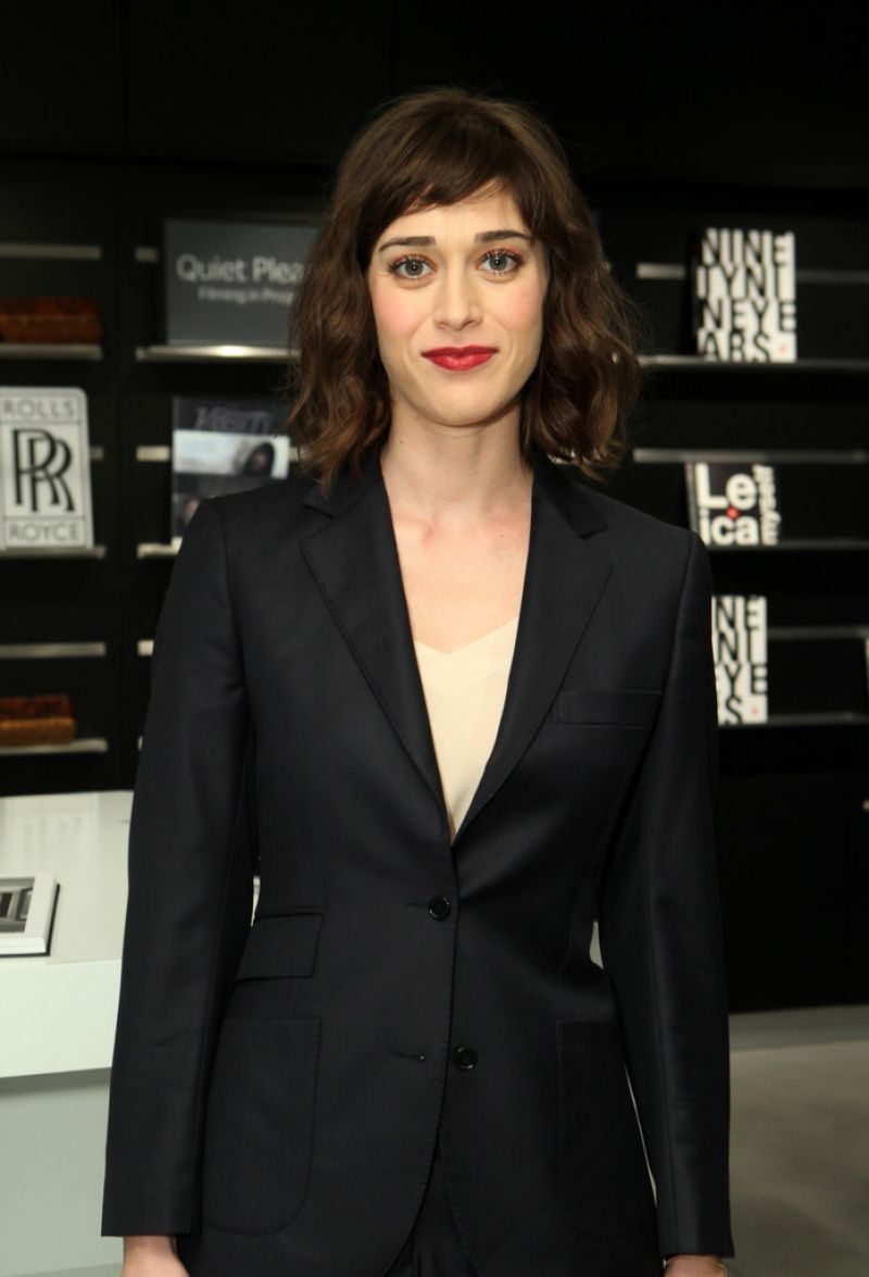 Lizzy Caplan image
