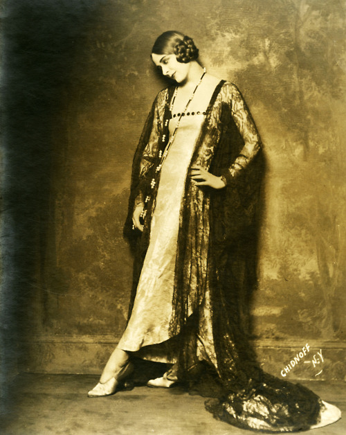 Picture of Lila Lee