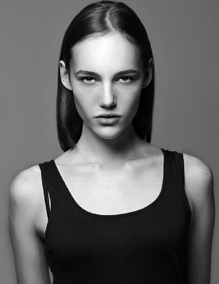 Picture of Anna Lee model