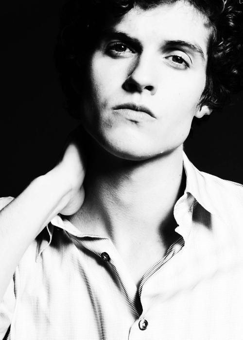 Daniel Sharman image